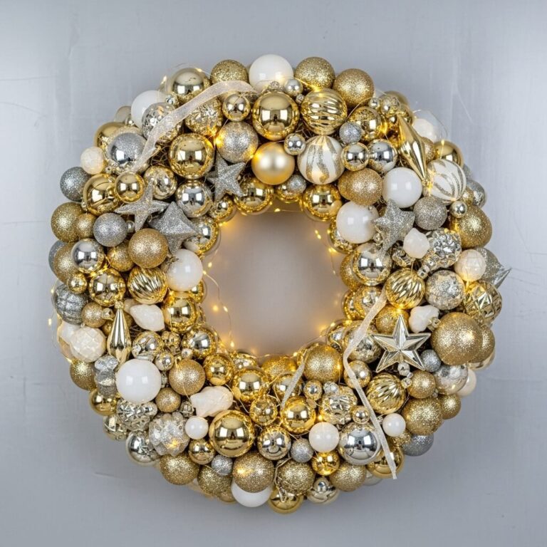 15 Magical Christmas Wreaths to Make Your Home Look Enchanting - Home ...